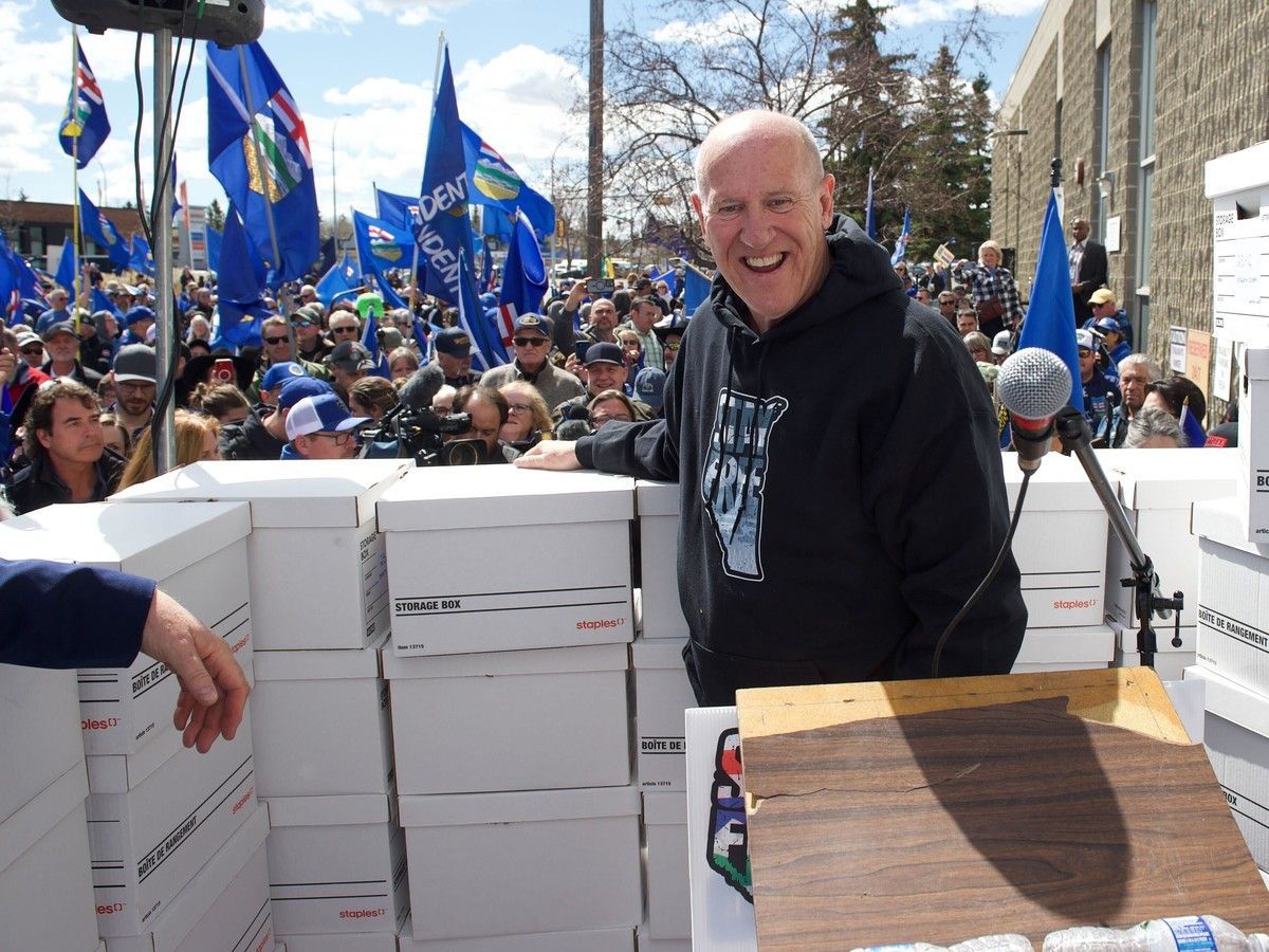 Alberta separatists call on Smith to put their question on referendum ...