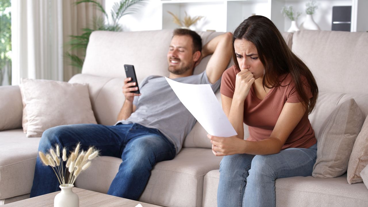 10 relationship red flags often overlooked by partners