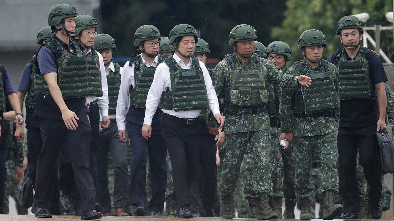 Behind summit smiles, Xi gives blunt warning to Trump of 'clashes' and ...