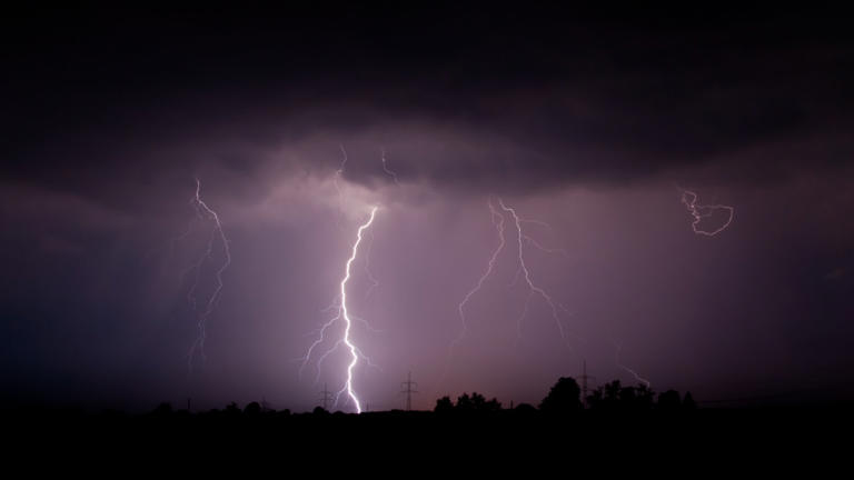 Supercell thunderstorms with EF-2+ tornadoes threaten the central ...