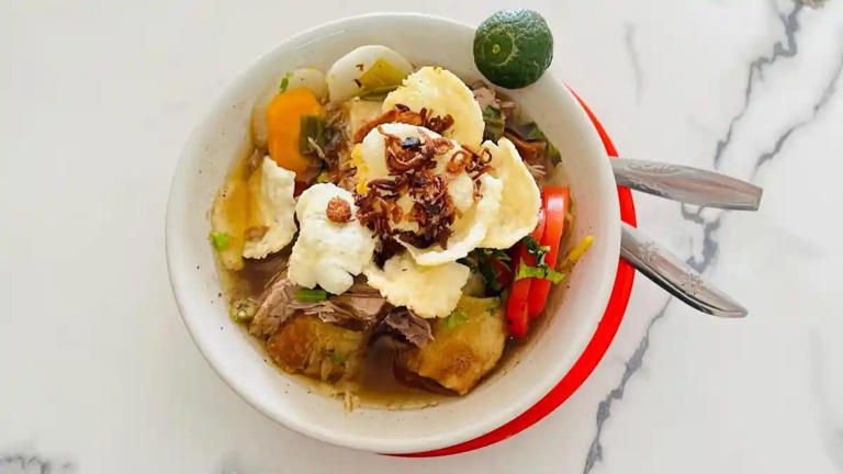 5 soto mie enak di Bogor buat makan siang, kuahnya bikin nagih