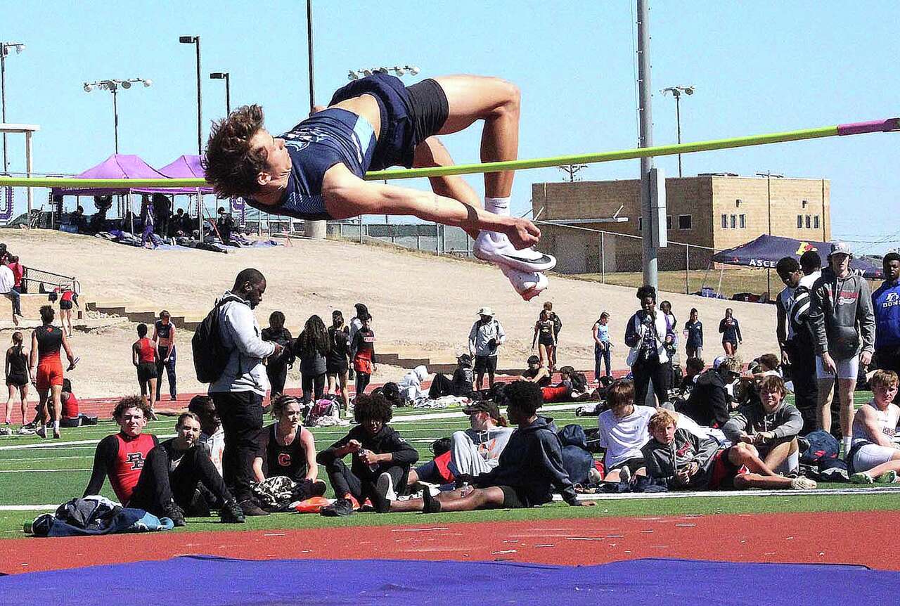 West Plains' Williams wins state title with 6-7 mark in high jump