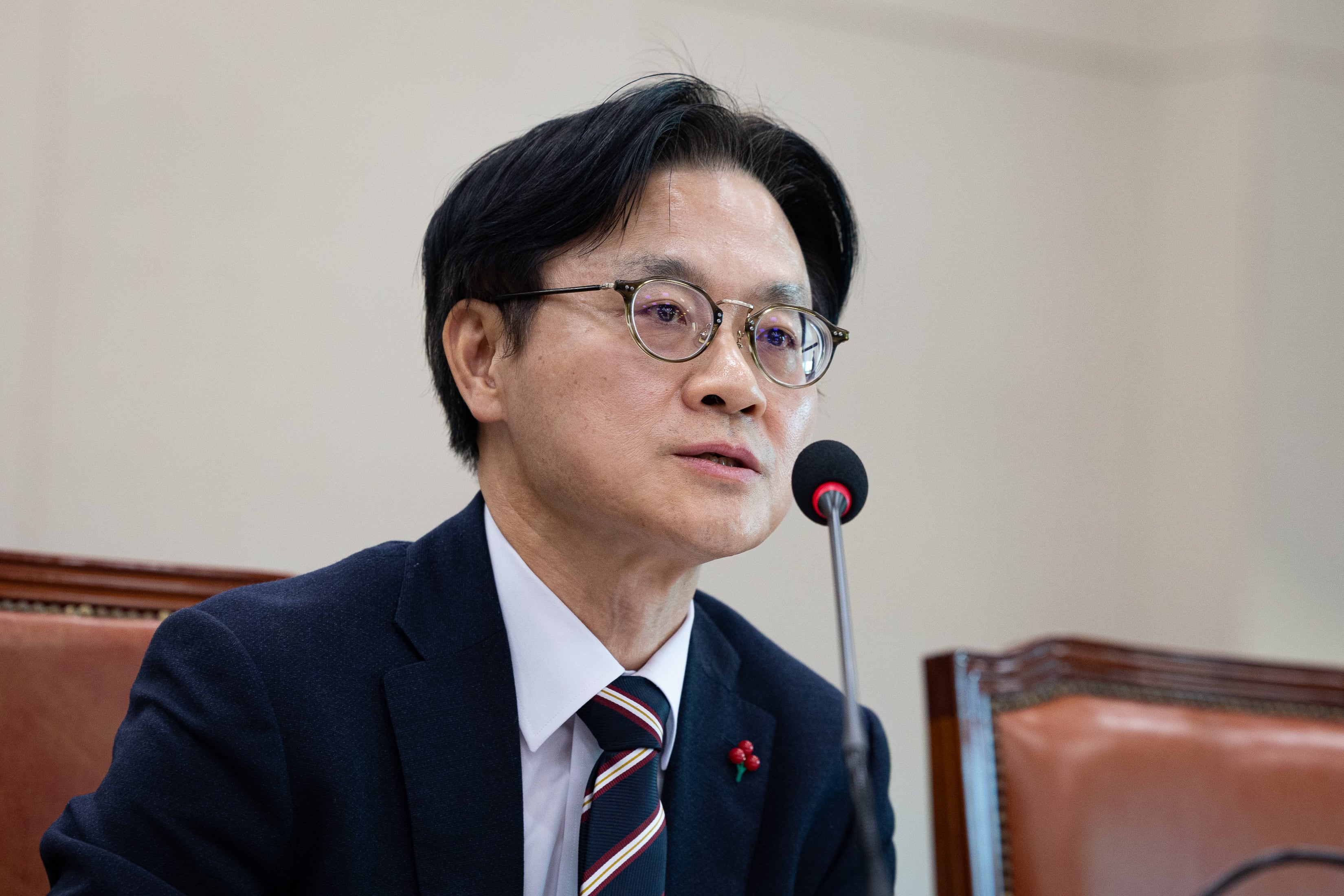 Minister Warns Emergency Mediation Over Samsung Strike