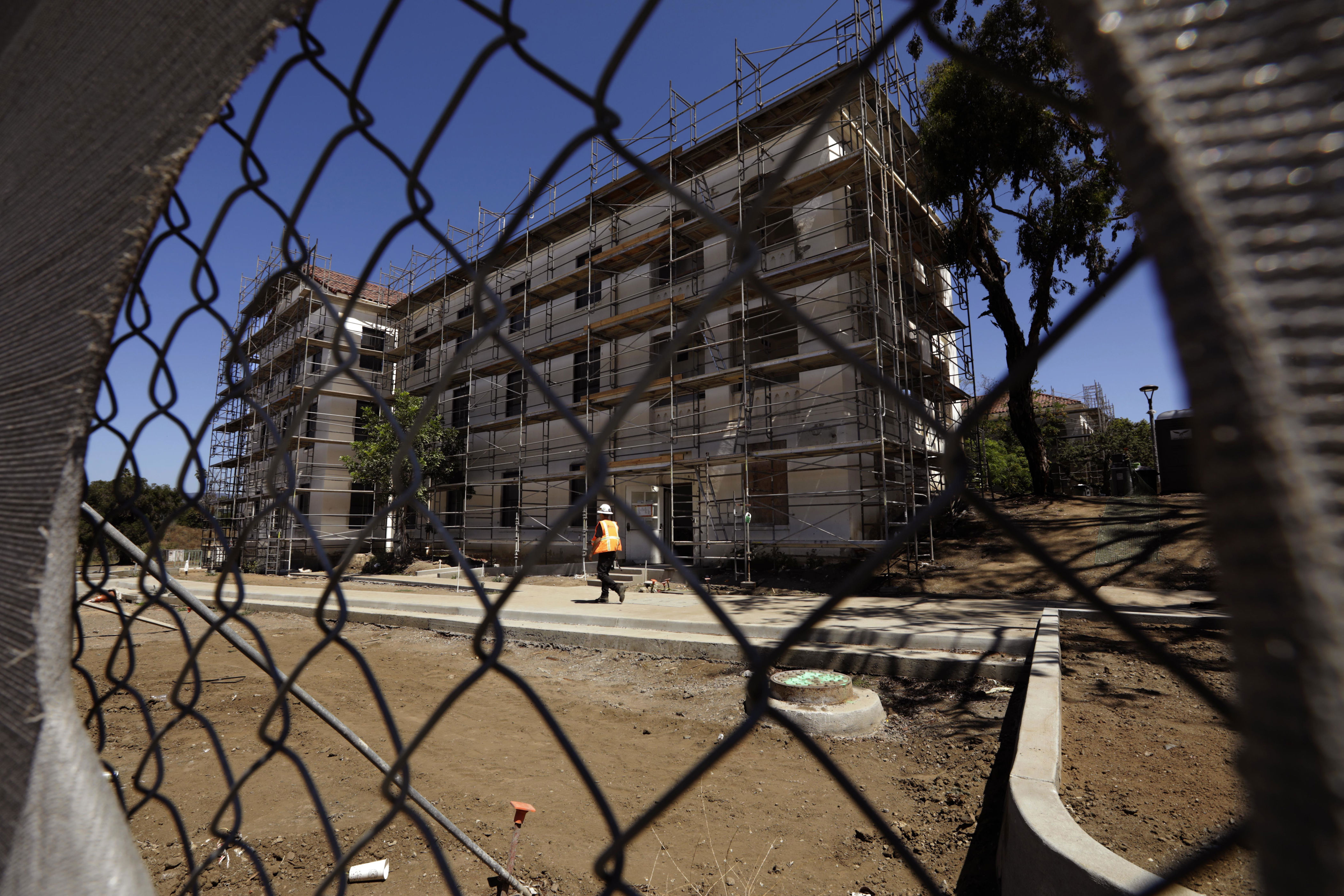 West-side Skid Row: Pests, crime, litigation plague plans for VA's Los ...