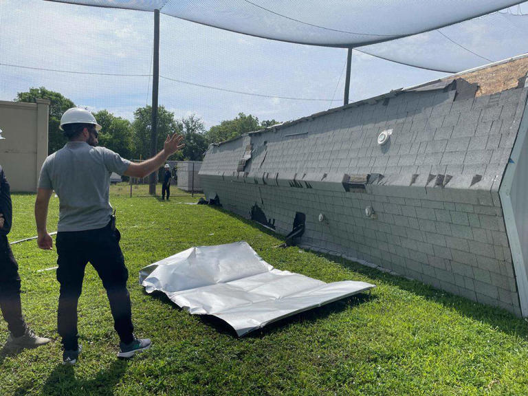 How much hurricane-force wind can a house take before blowing down ...