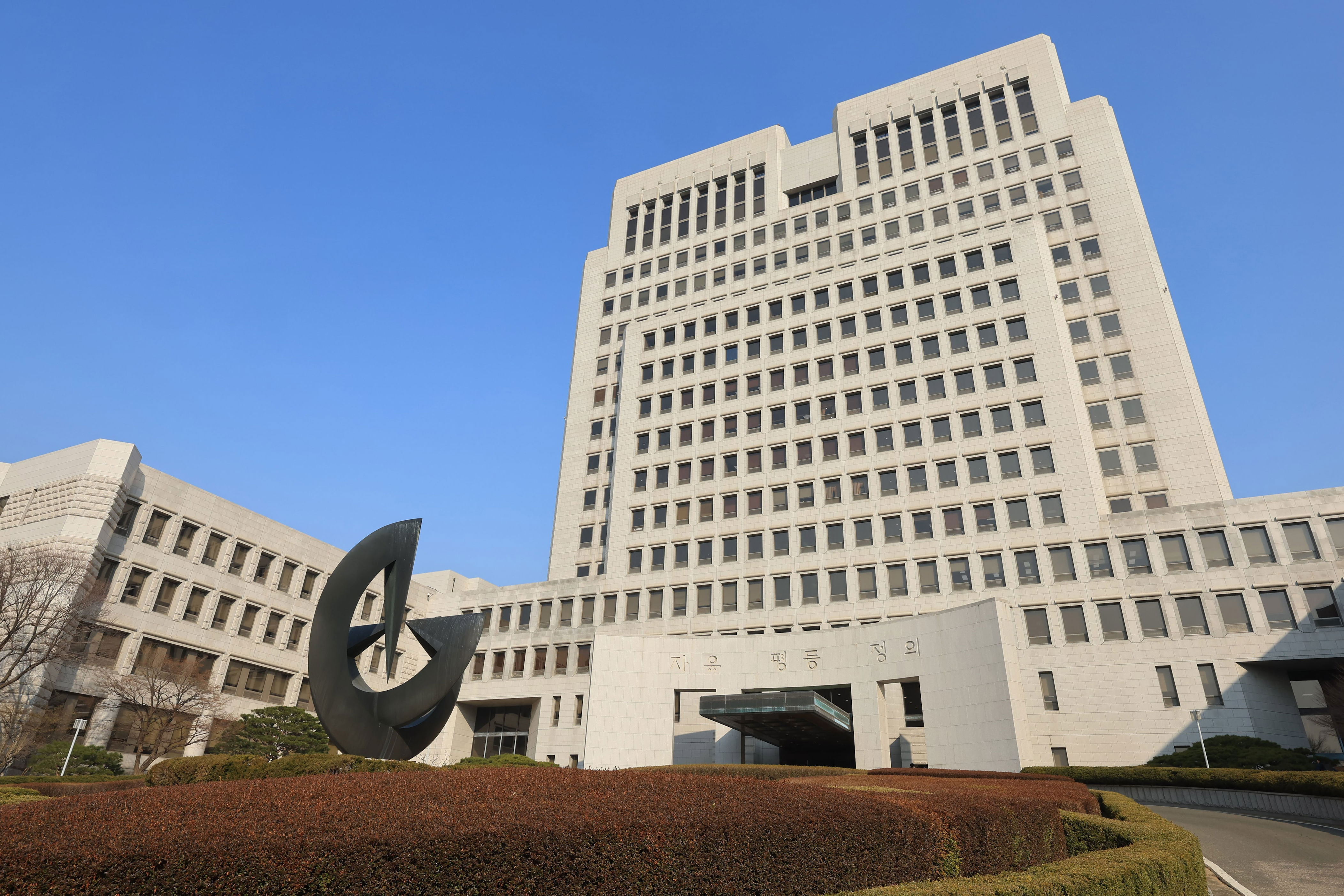 Supreme Court allows illegally obtained evidence in civil cases