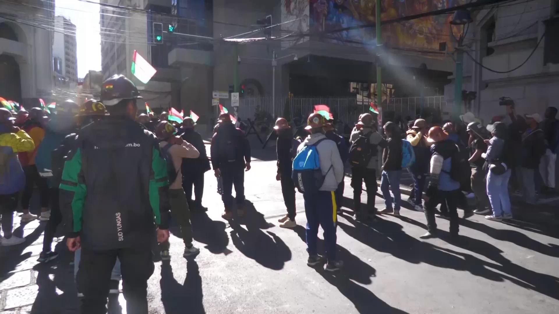 Miners use dynamite in protest demanding a labor reform