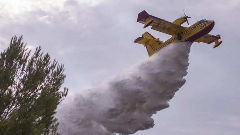How many gallons of water does a firefighting plane hold?