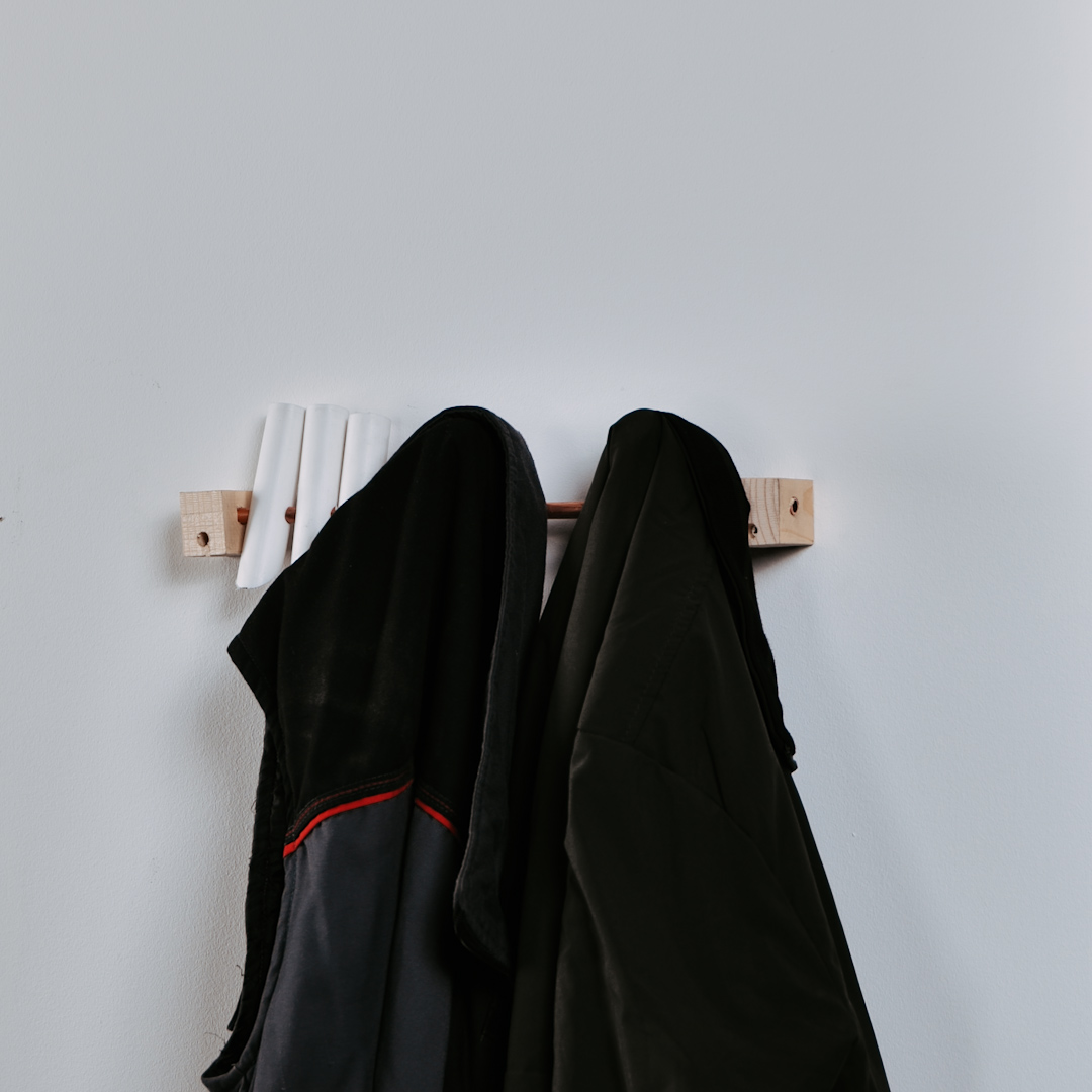 Wand-DIY, das Ihren Mantel hält