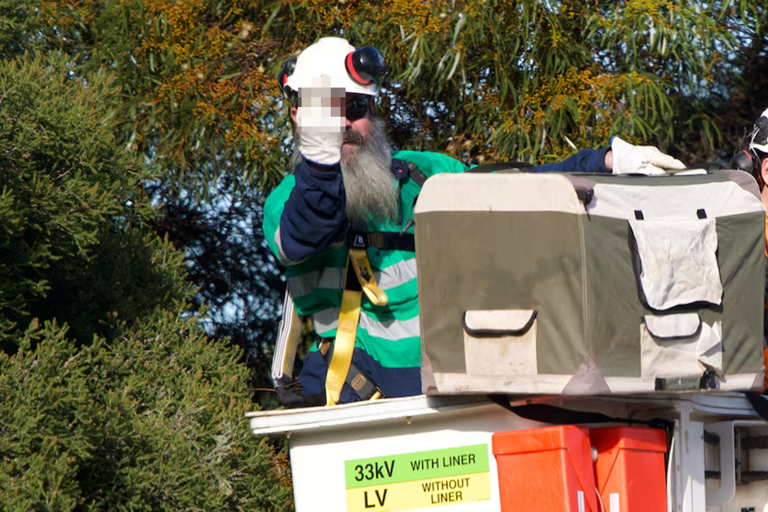 Aussie tradie cops death threats after 'rude act' on site of ...