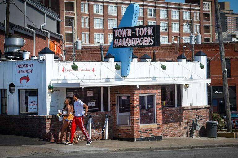 With Town Topic no longer 24 hours, where will Kansas City nosh at night?