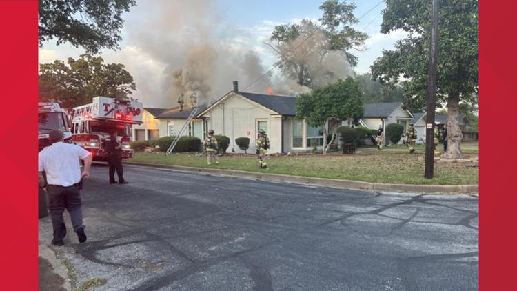 Firefighter treated at hospital after house fire on Sunset Drive in Tyler