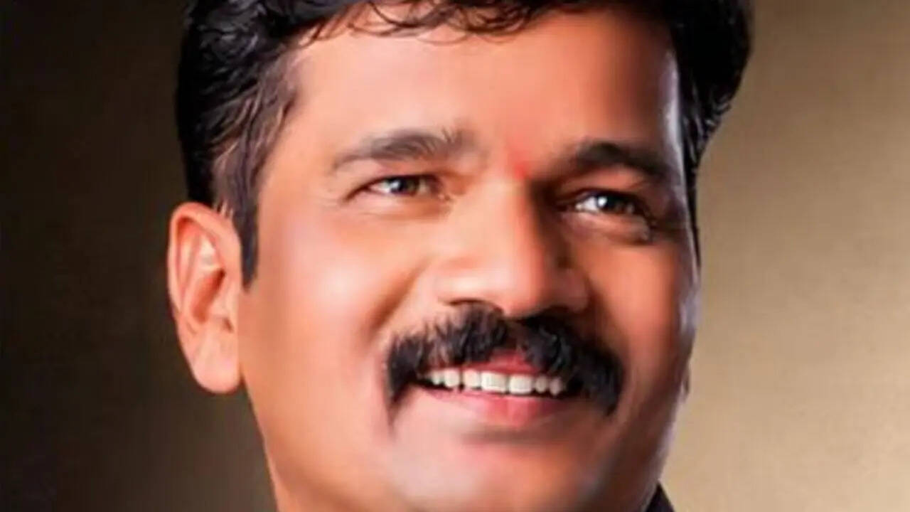 RPI (Athavale) leader stabbed to death at Pune bar