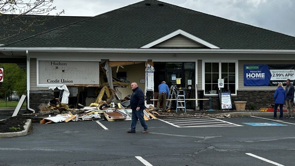Cohoes man accused with crashing into credit union, starting building ...