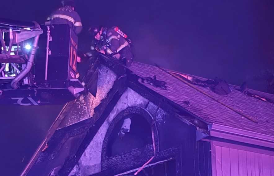 Kansas City firefighters battle Northland house fire on North Mercier ...