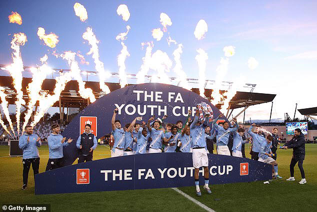 Raging Darren Fletcher accuses the FA of letting the Youth Cup become a ...