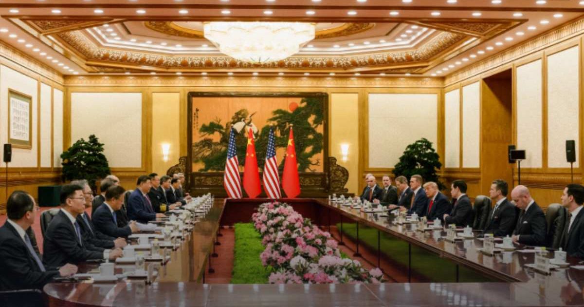 Photo of Trump and Xi at summit table goes viral as viewers spot no ...