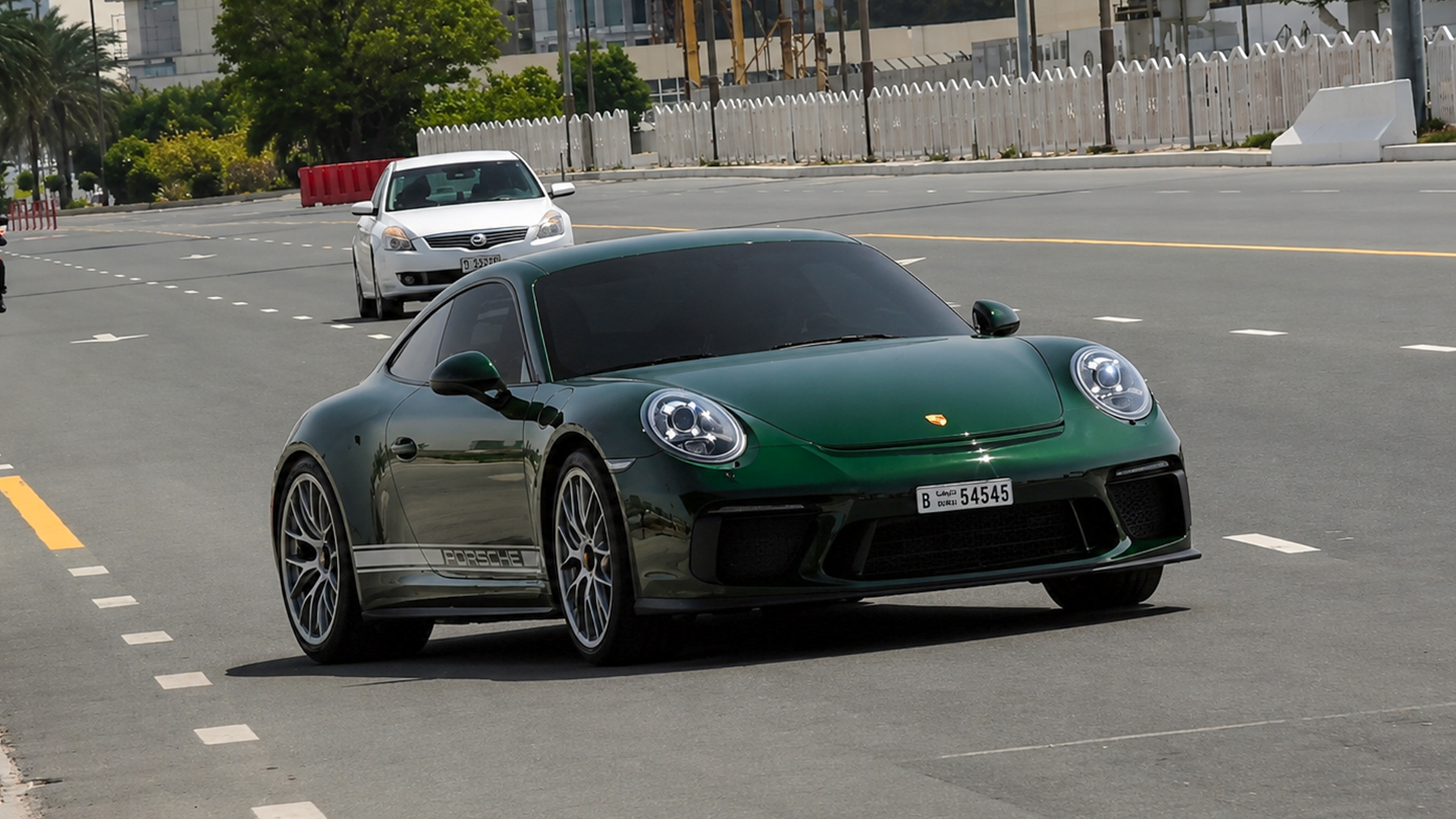 Porsche 911 GT3 Touring past bij de lifestyle van miljonairs
