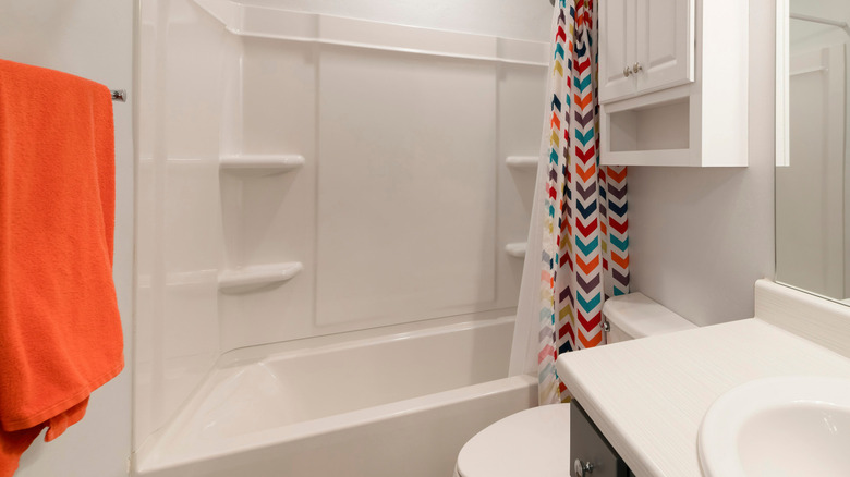 The high-maintenance downsides of having a shower-tub combo