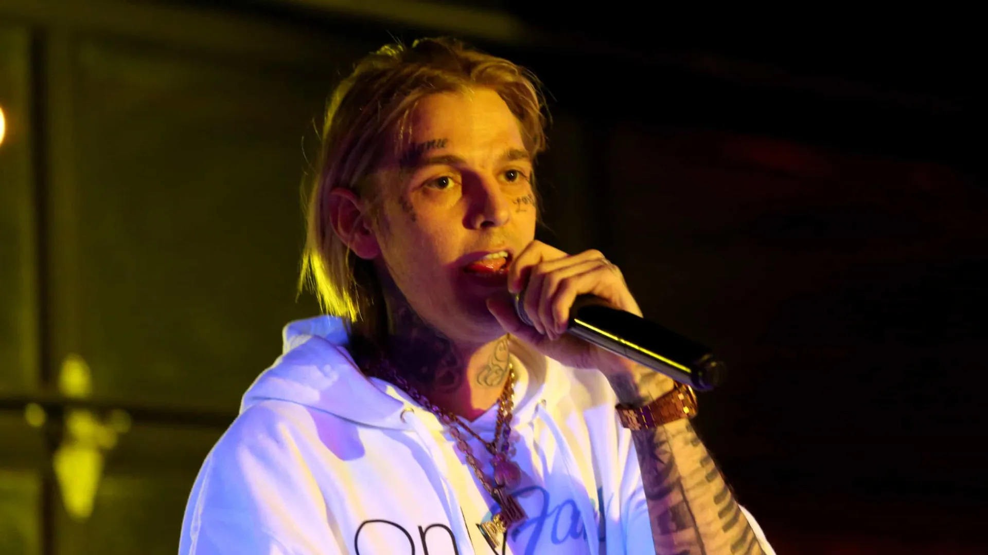 Família de Aaron Carter chega a acordo com clínica que prescreveu Xanax