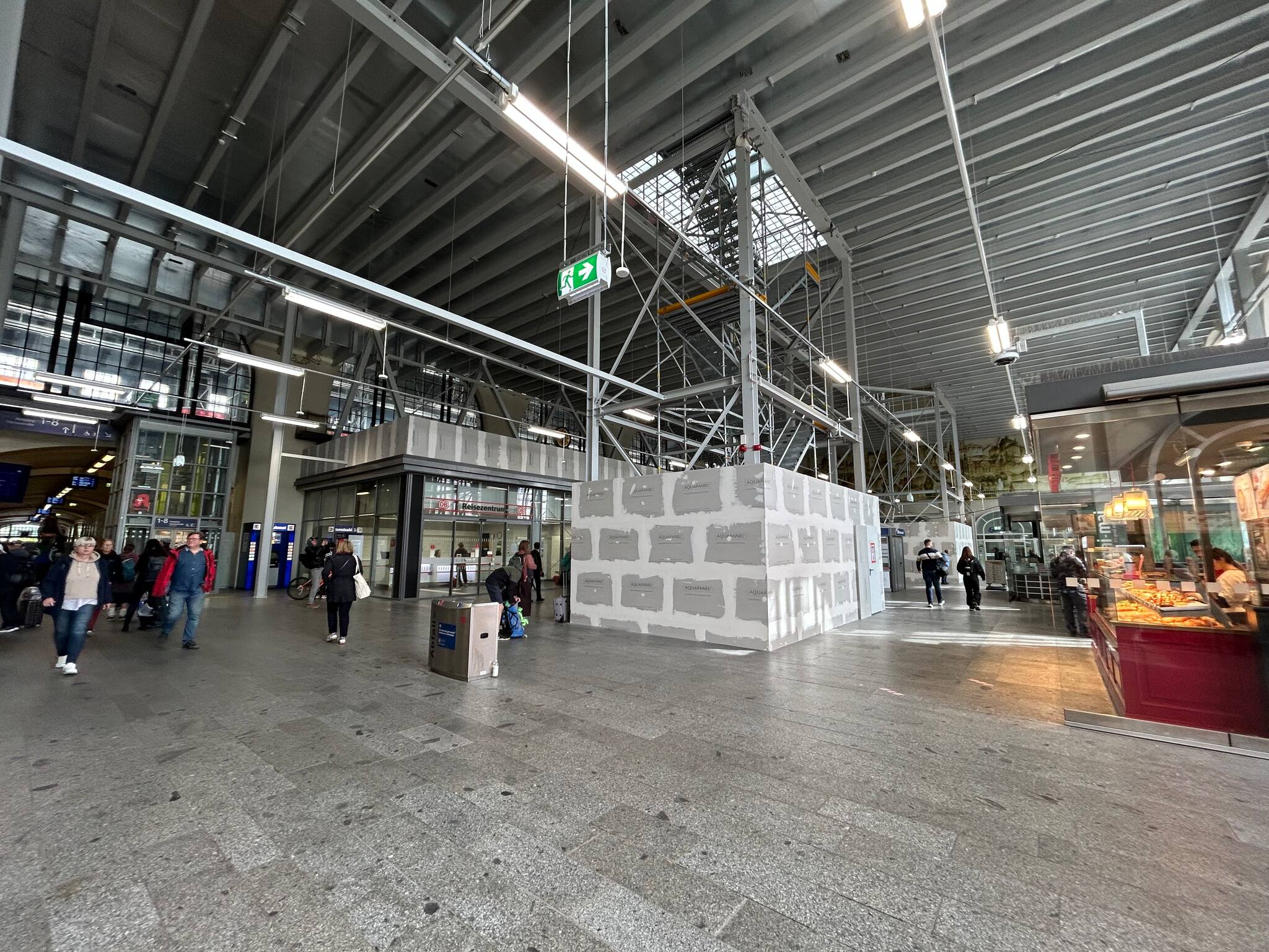Empfangshalle des Neustädter Bahnhofs in Dresden wieder offen
