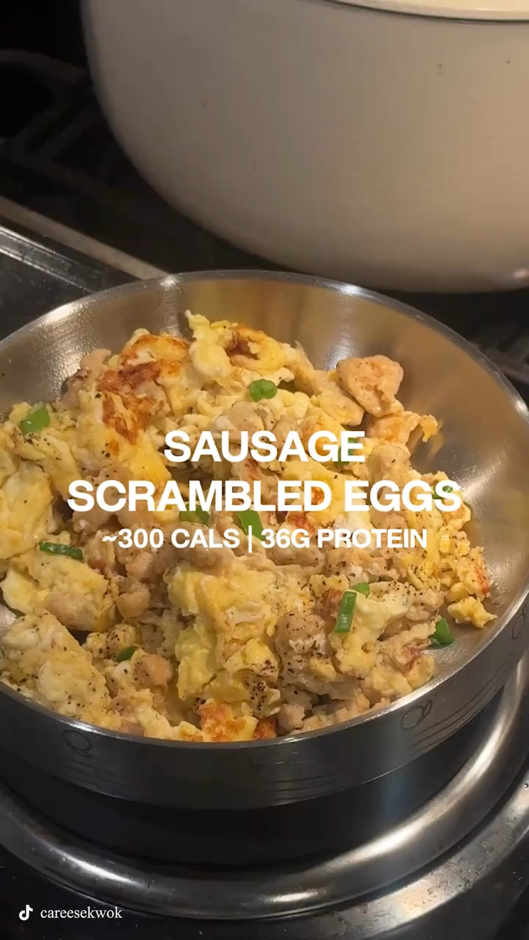 High protein breakfast scramble 🔥 under 300 calories | 36.7g protein 🍳