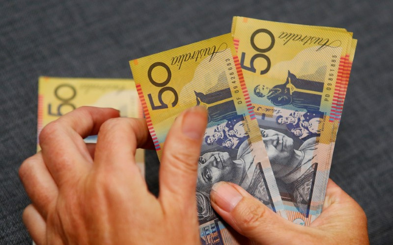 Analysis-carry on trading: rate-based G10 currency bets make a comeback
