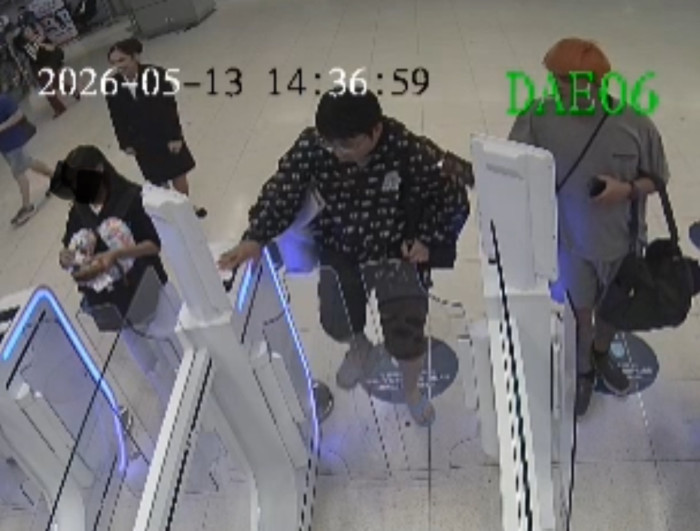 Chinese tourist blacklisted after damaging airport immigration gate