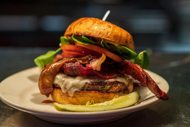Looking for a good burger? Here are the top 10 places in the Midwest