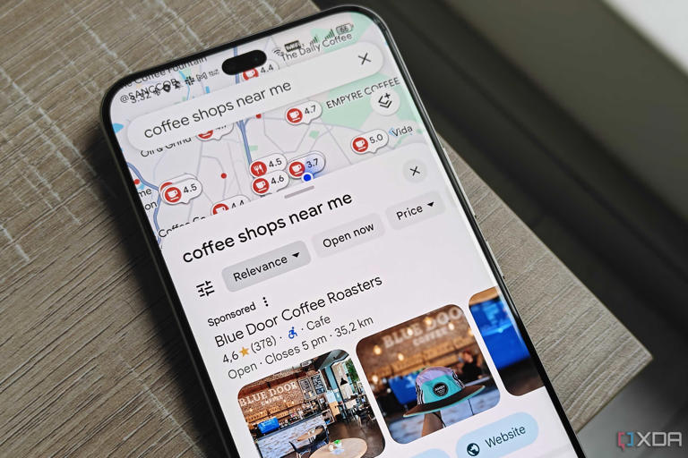 I use both Google Maps and Waze every day, and here's why I can't pick ...