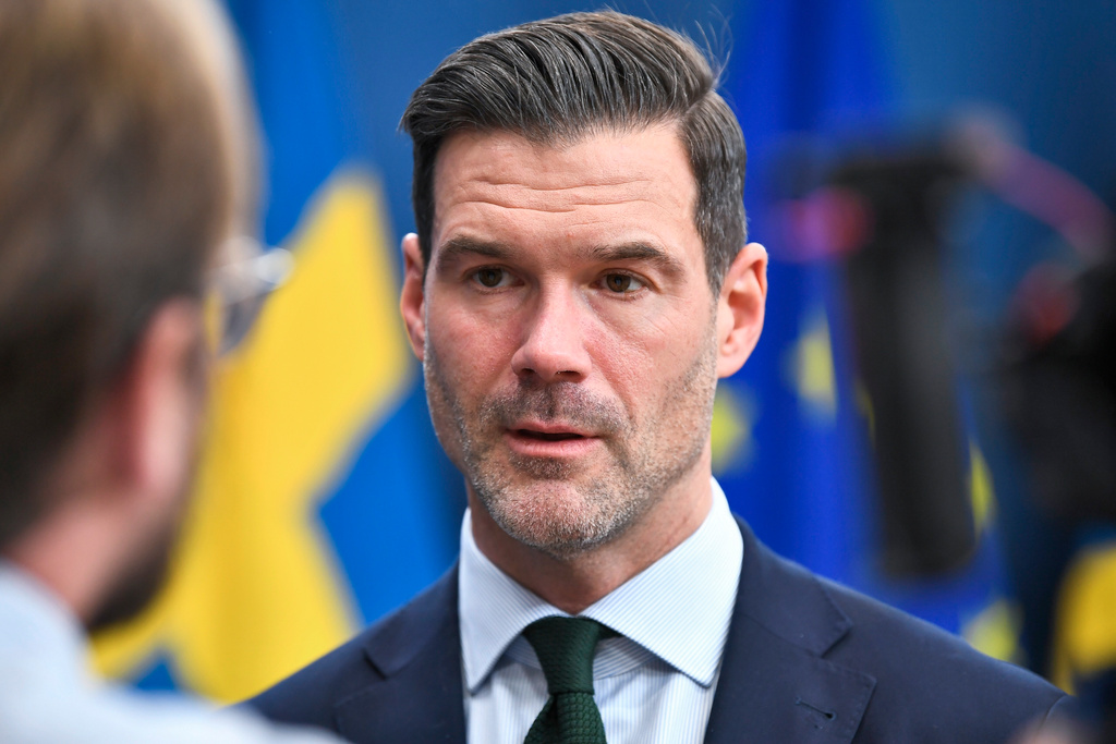 Forssell: Vill se över beslutade tonårsutvisningar