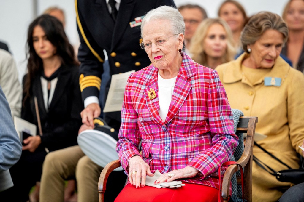 Queen rushed to hospital after suffering heart attack