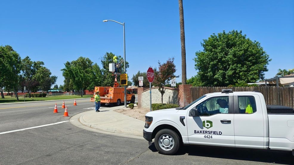 Bakersfield neighbors see new speed radar sign after deadly Harris Road ...