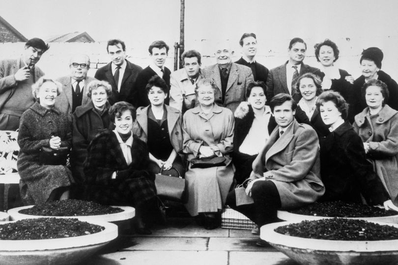 Coronation Street star pays tribute after one of soap's first cast ...