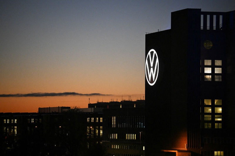 Volkswagen labour leaders stand by 'red line' on plant closures