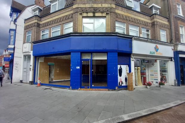 Independent clothing shop suddenly closes in Buckinghamshire town