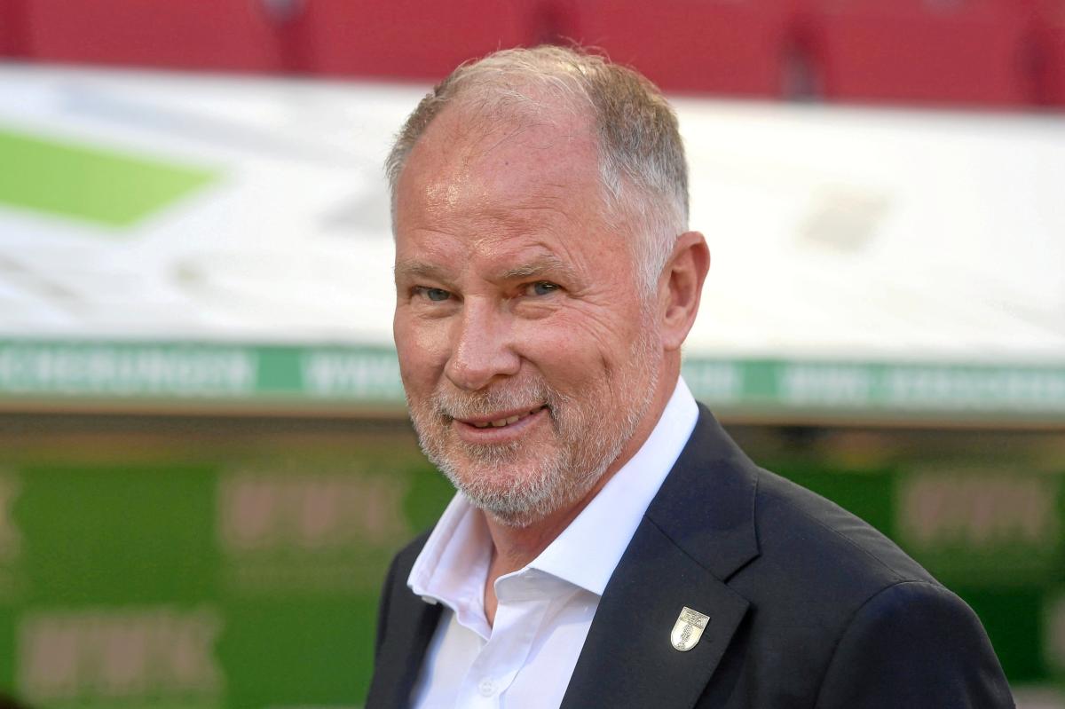 Der FC Augsburg verabschiedet Stefan Reuter - und bangt gegen Gladbach ...