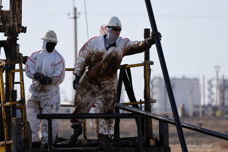 Oil Futures Post Weekly Gains On Middle East Escalation