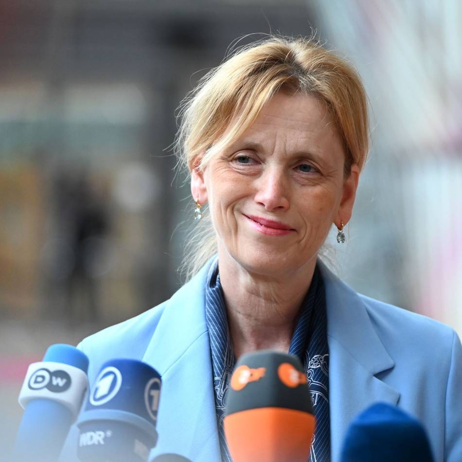 Prien will Demokratieprojekte in die „Mitte“ verschieben