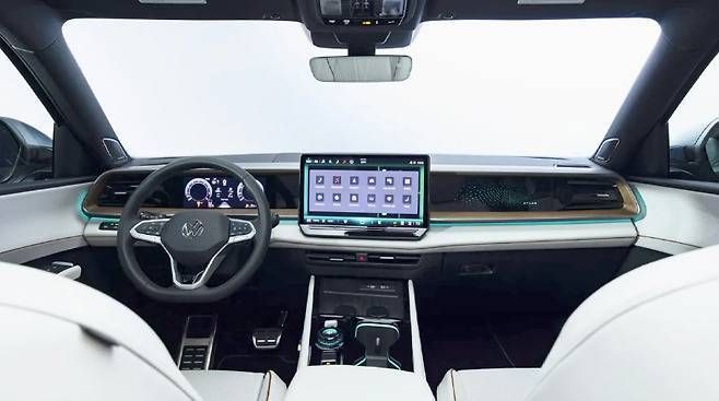 282 HP, 8-speed automatic, 10.25-inch screen VW Atlas shows Palisade ...