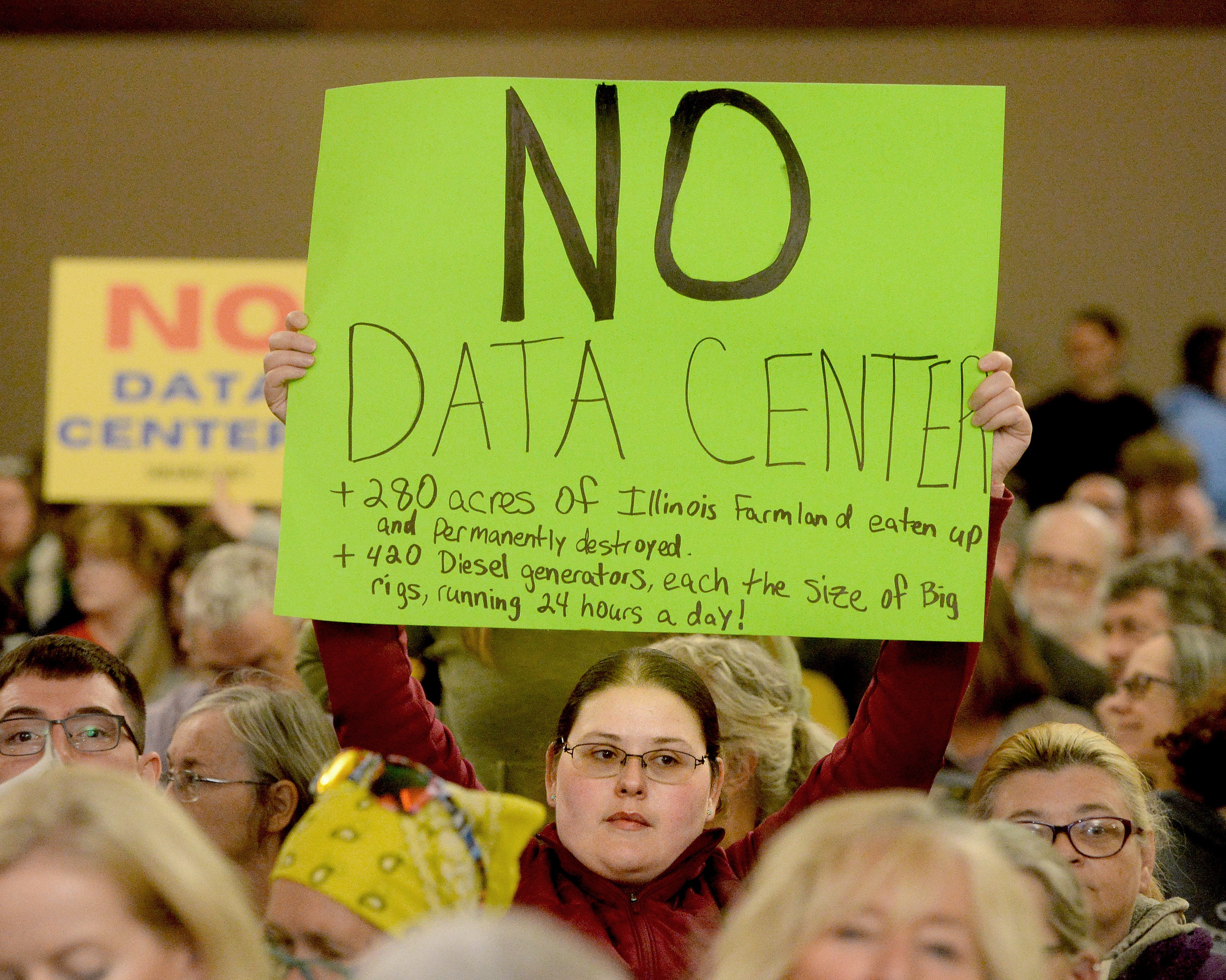Illinois lawmakers consider new rules for data centers