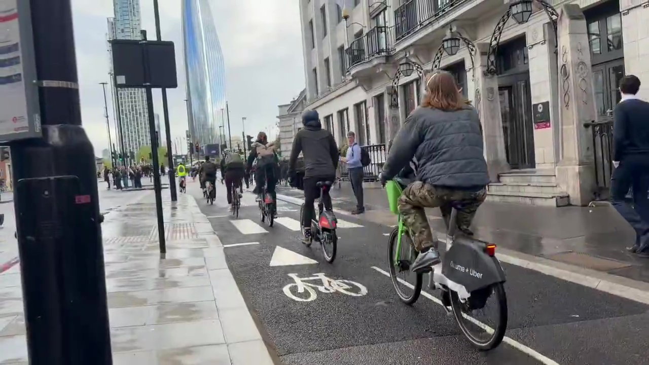 Video shows cyclists ignoring busy Blackfriars zebra crossing