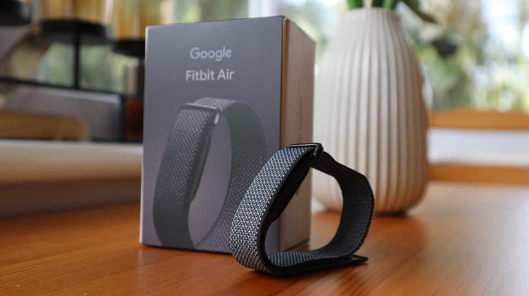 Fitbit Air vs Whoop: Screenless fitness trackers compared