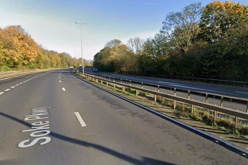 Major Cambridgeshire A-road closed after lorry crash
