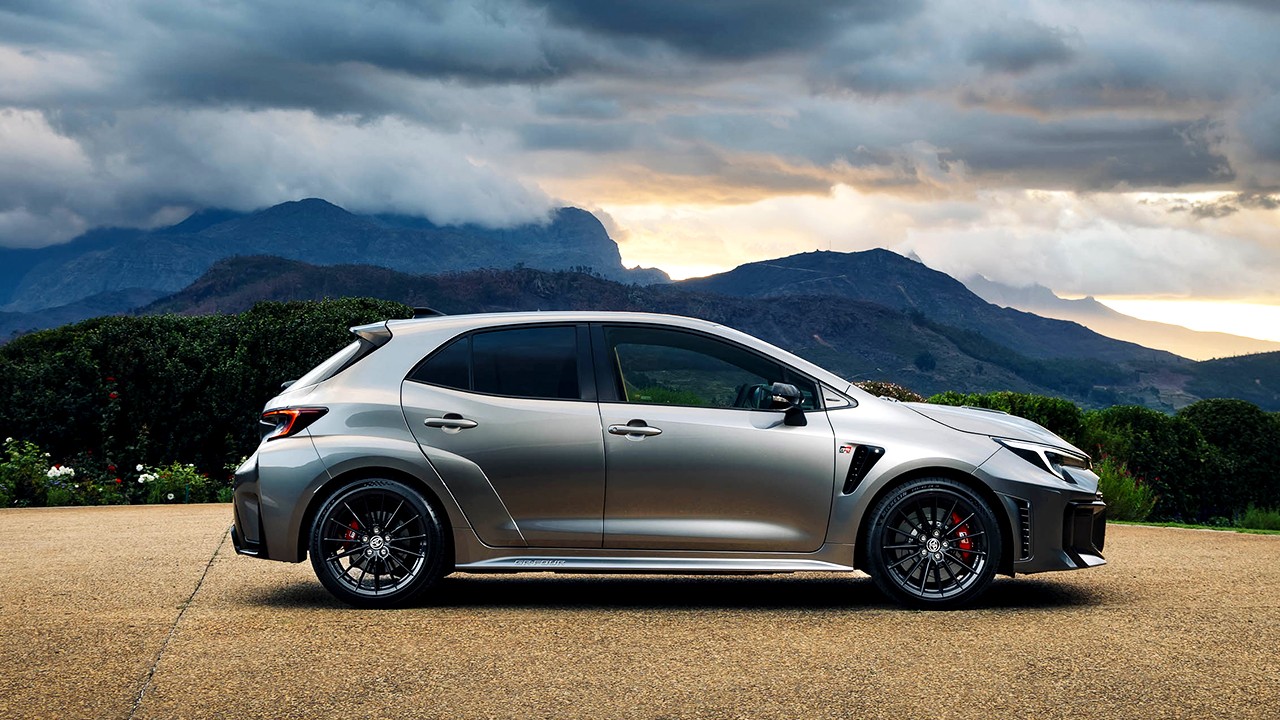 8 speeds, 282 HP, 295 lb-ft, and GR-FOUR AWD: Toyota’s GR Corolla goes ...