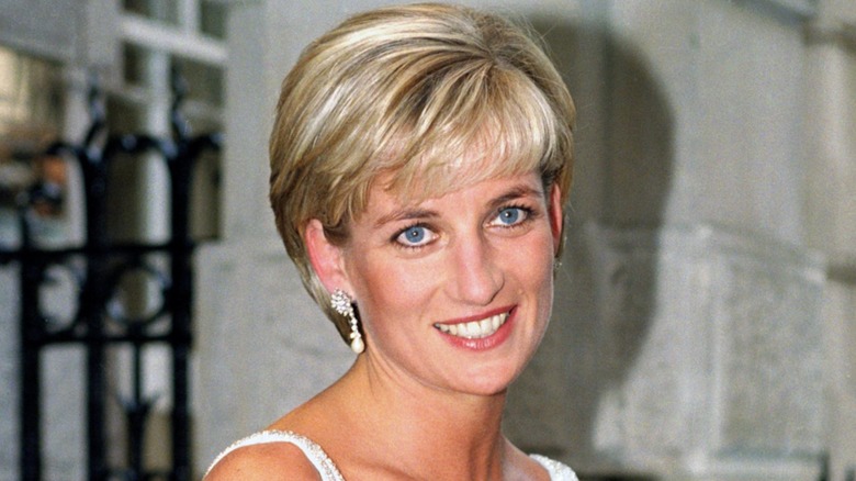 The story behind Princess Diana's spontaneous haircut that defined her ...