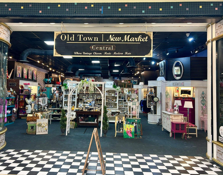 New Fort Myers mini mall opens with vintage clothes, furniture, art