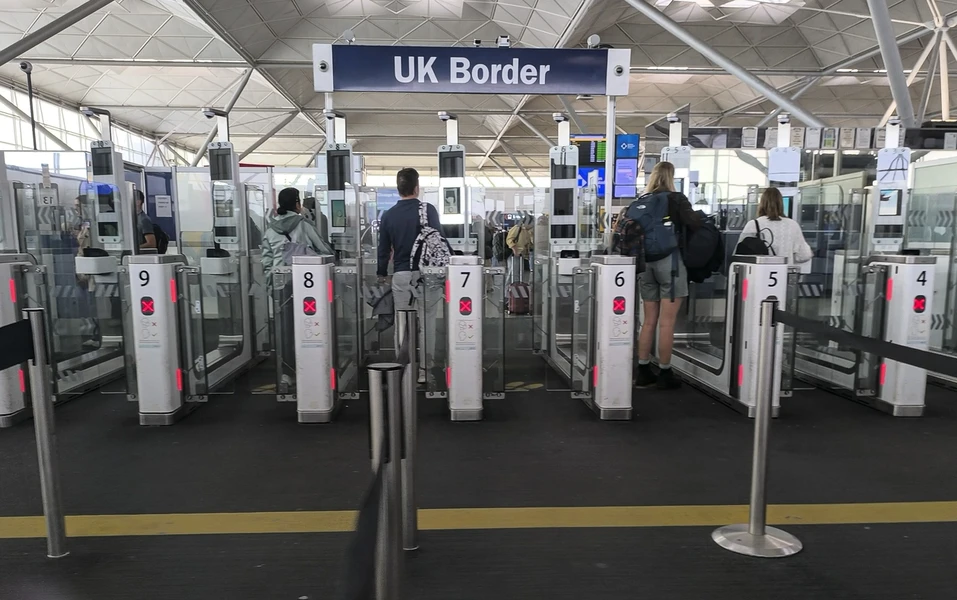 UK lowers e-gate age to eight from July