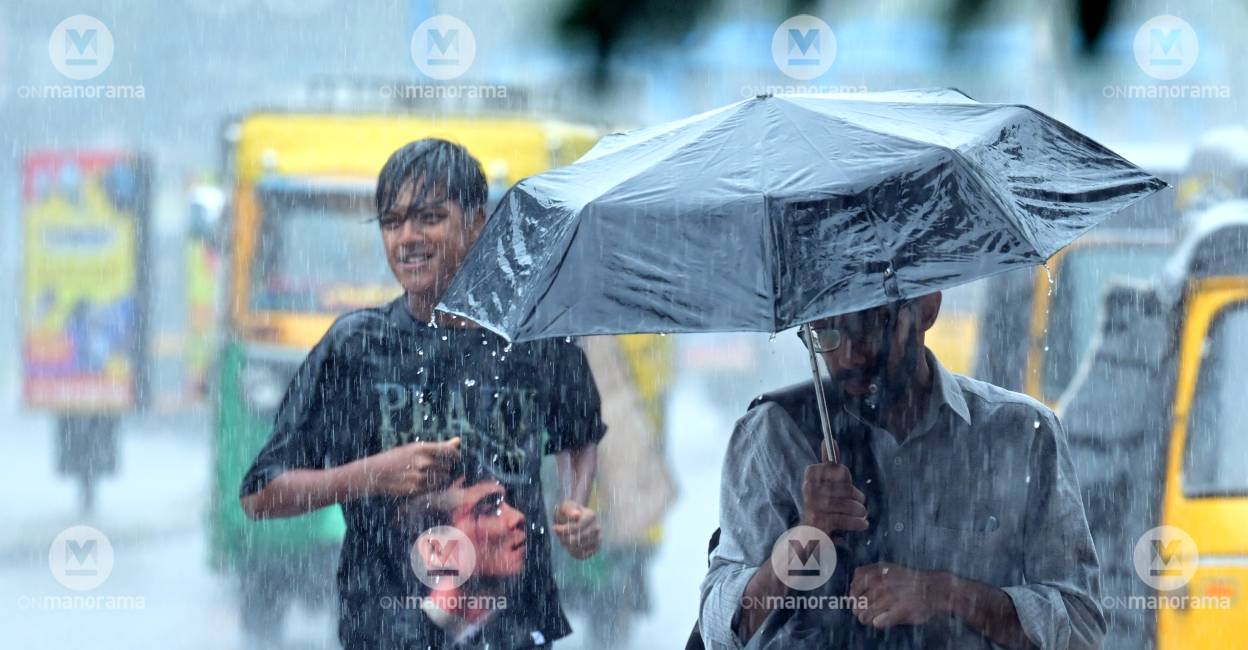 Monsoon intensifies in Kerala; red alert in 5 districts, holiday for ...
