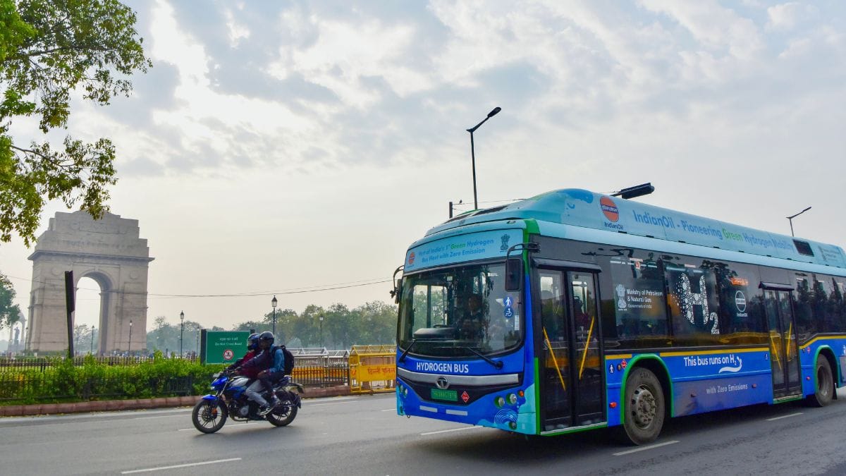 Delhi launches hydrogen bus shuttle in Central Vista. Trials underway ...